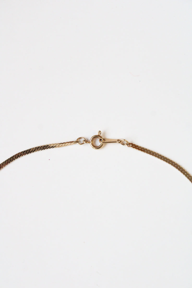 Avon V-Shaped Chain Necklace – Jubilee Thrift